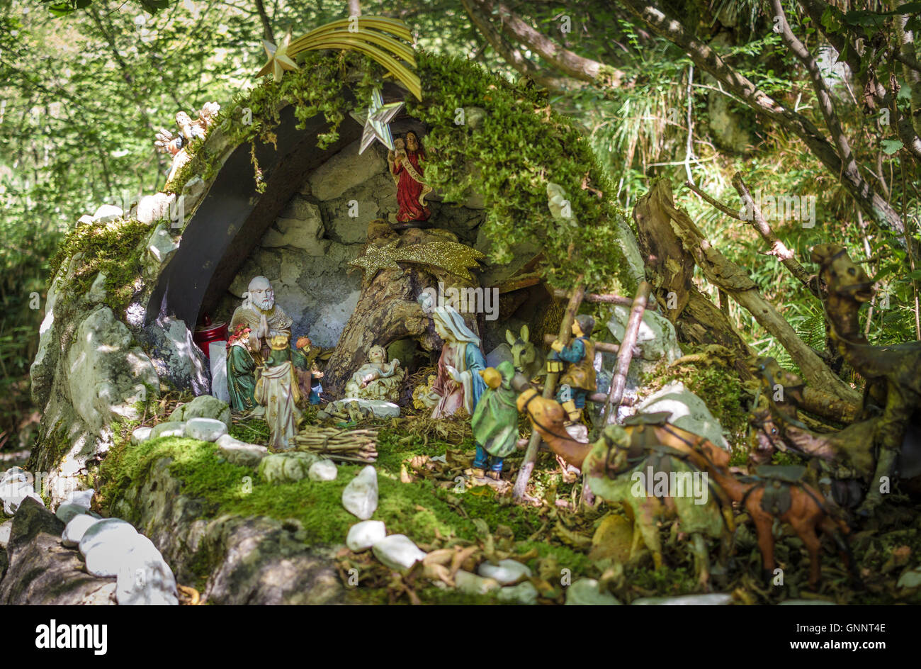 Angel in nativity scene hi-res stock photography and images - Alamy
