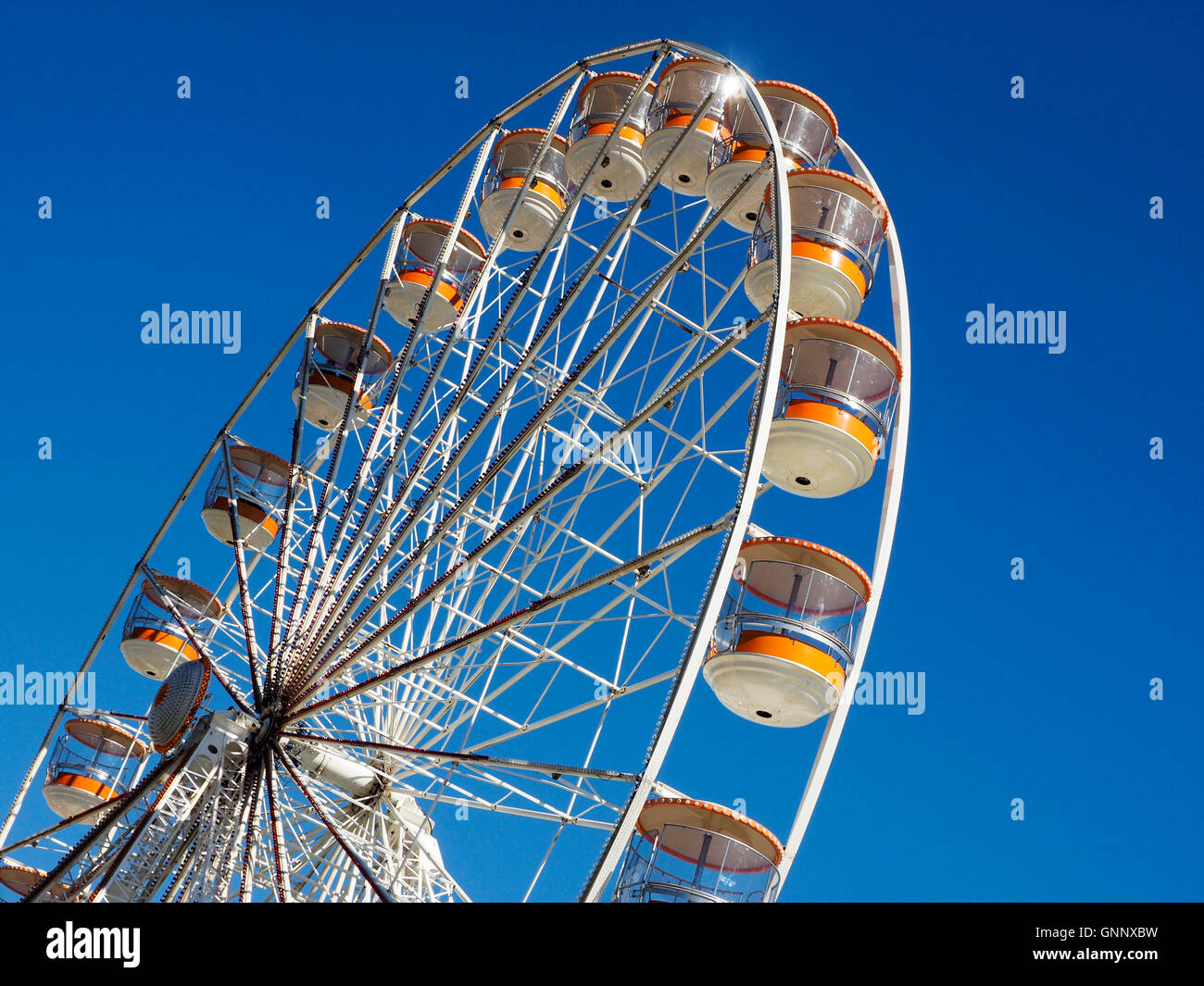 Fairground ride in funfair with sky hi-res stock photography and images ...