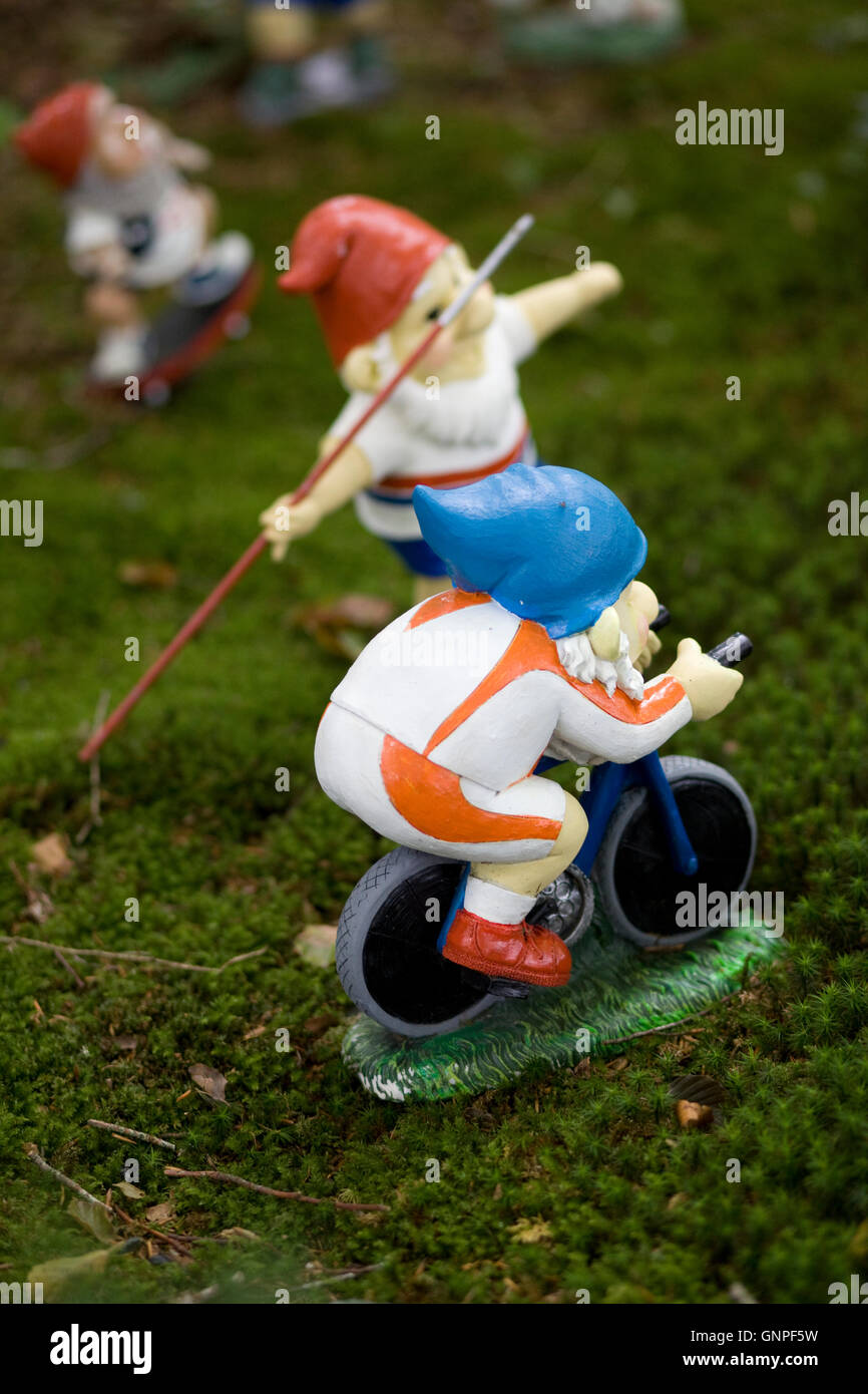 Chelsea flower show gnomes hi-res stock photography and images - Alamy