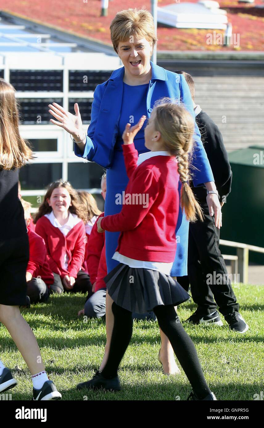 First Minister Nicola Sturgeon visits pupils at Windygoul Primary ...