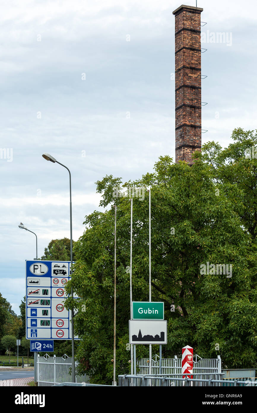 Entering city hi-res stock photography and images - Alamy