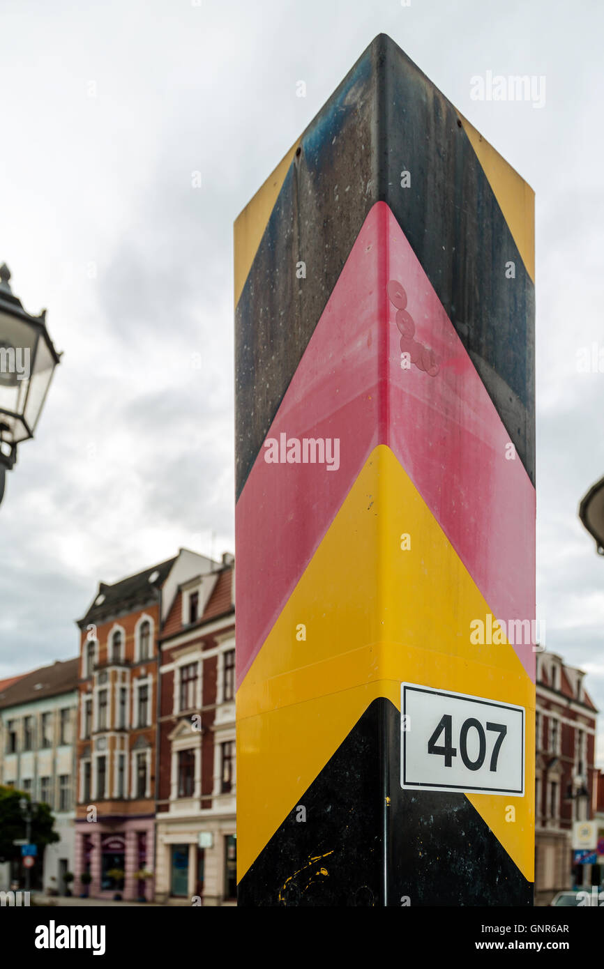 Border demarcation hi-res stock photography and images - Alamy