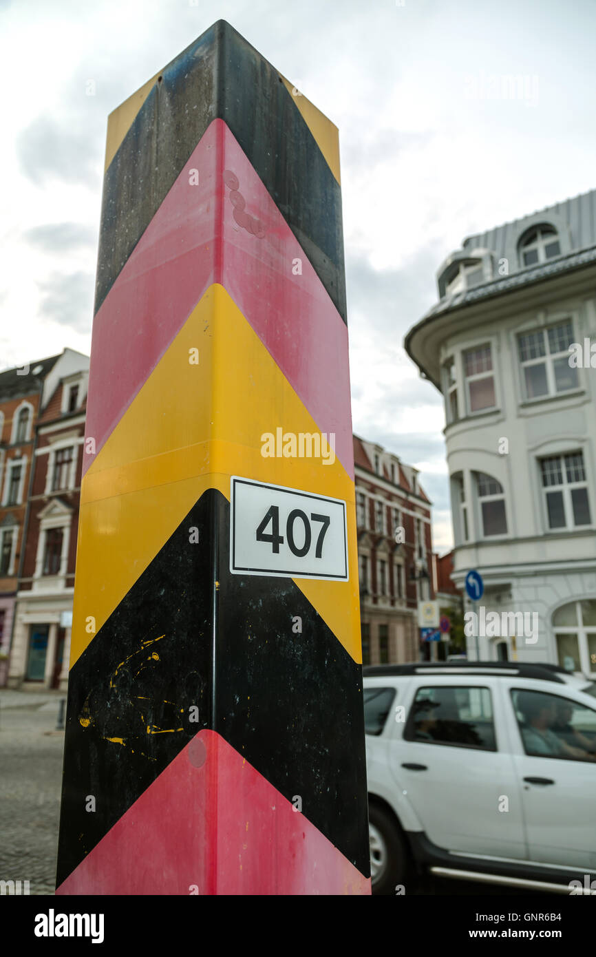 Boundary demarcation hi-res stock photography and images - Alamy