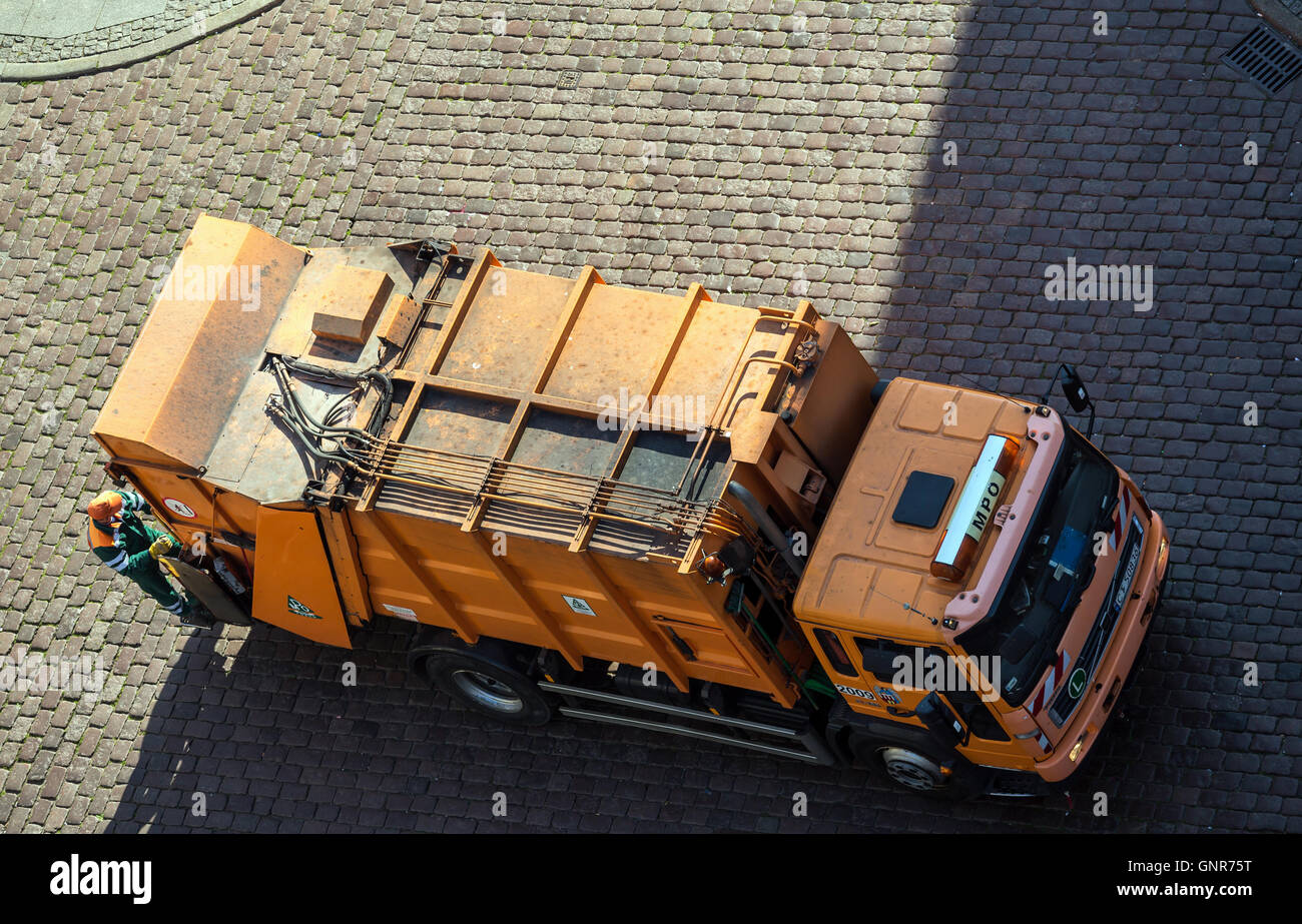 Garbage truck dumpster europe hi-res stock photography and images - Alamy