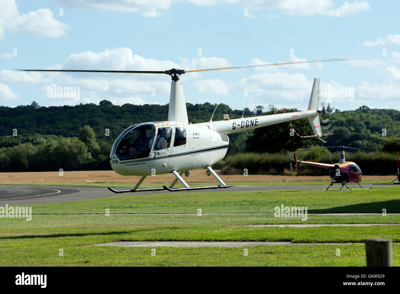 Helicopter robinson r44 helicopters hi-res stock photography and images ...