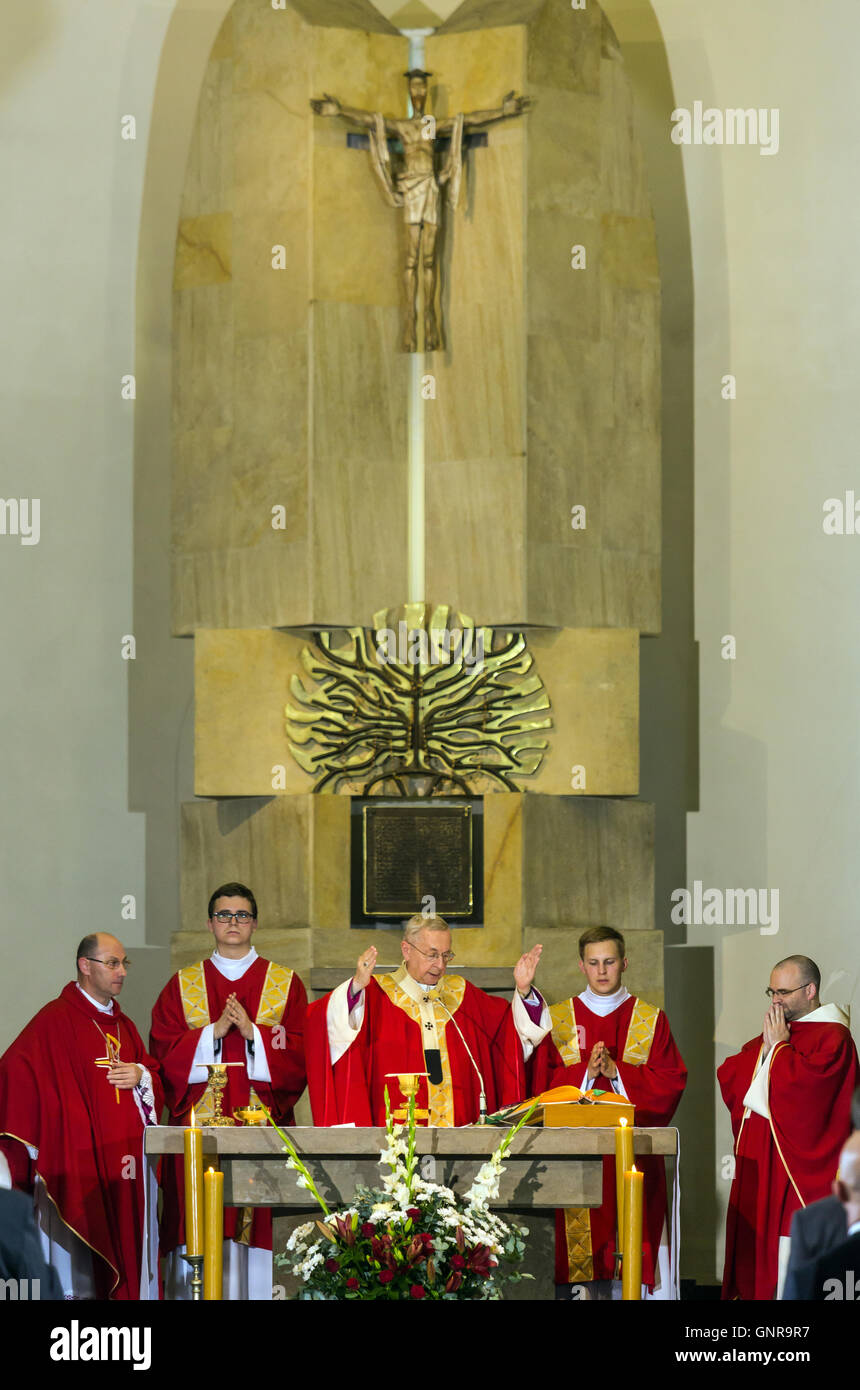 Arcybiskup metropolita poznanski hi-res stock photography and images ...