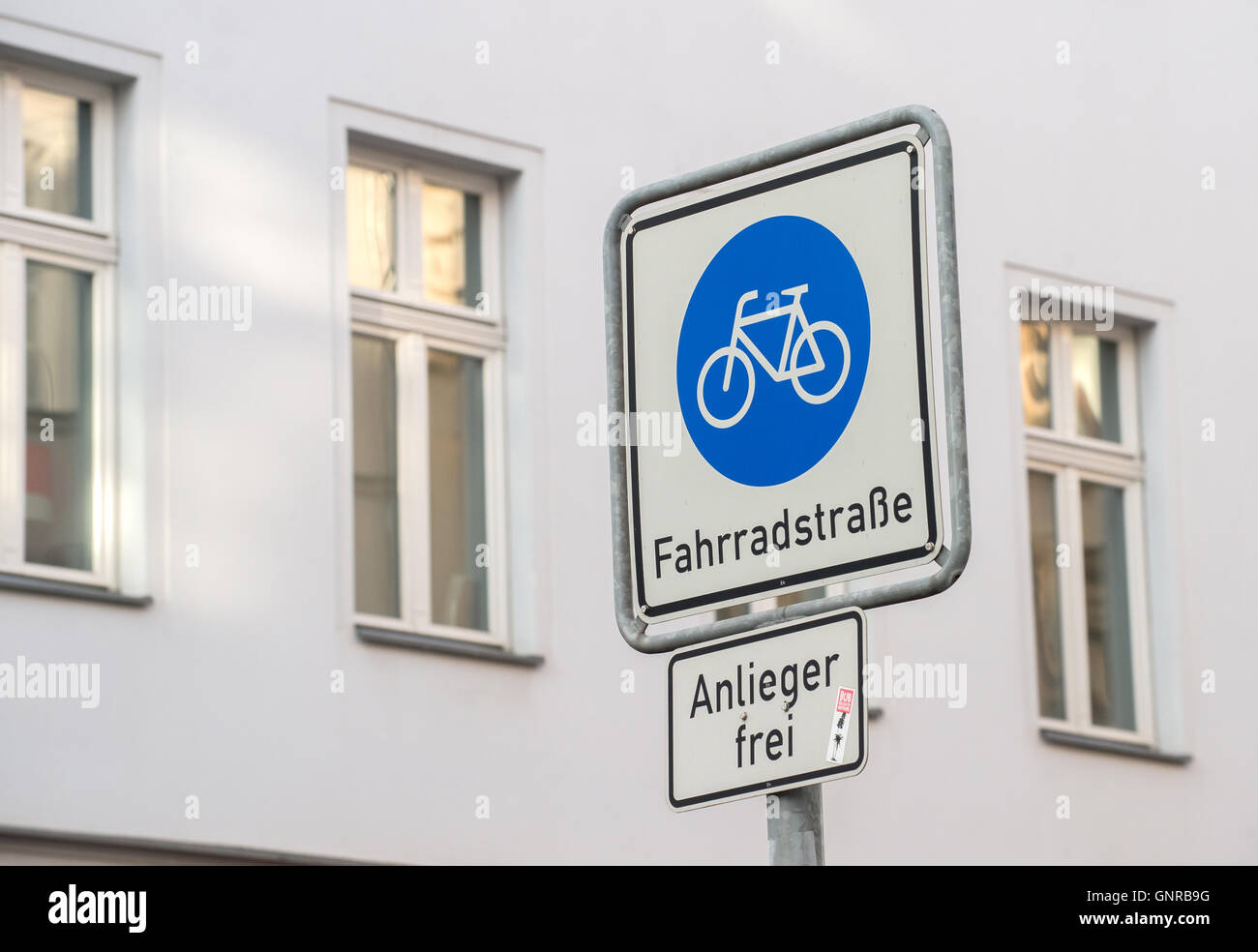 Cyclist traffic signs hi-res stock photography and images - Alamy