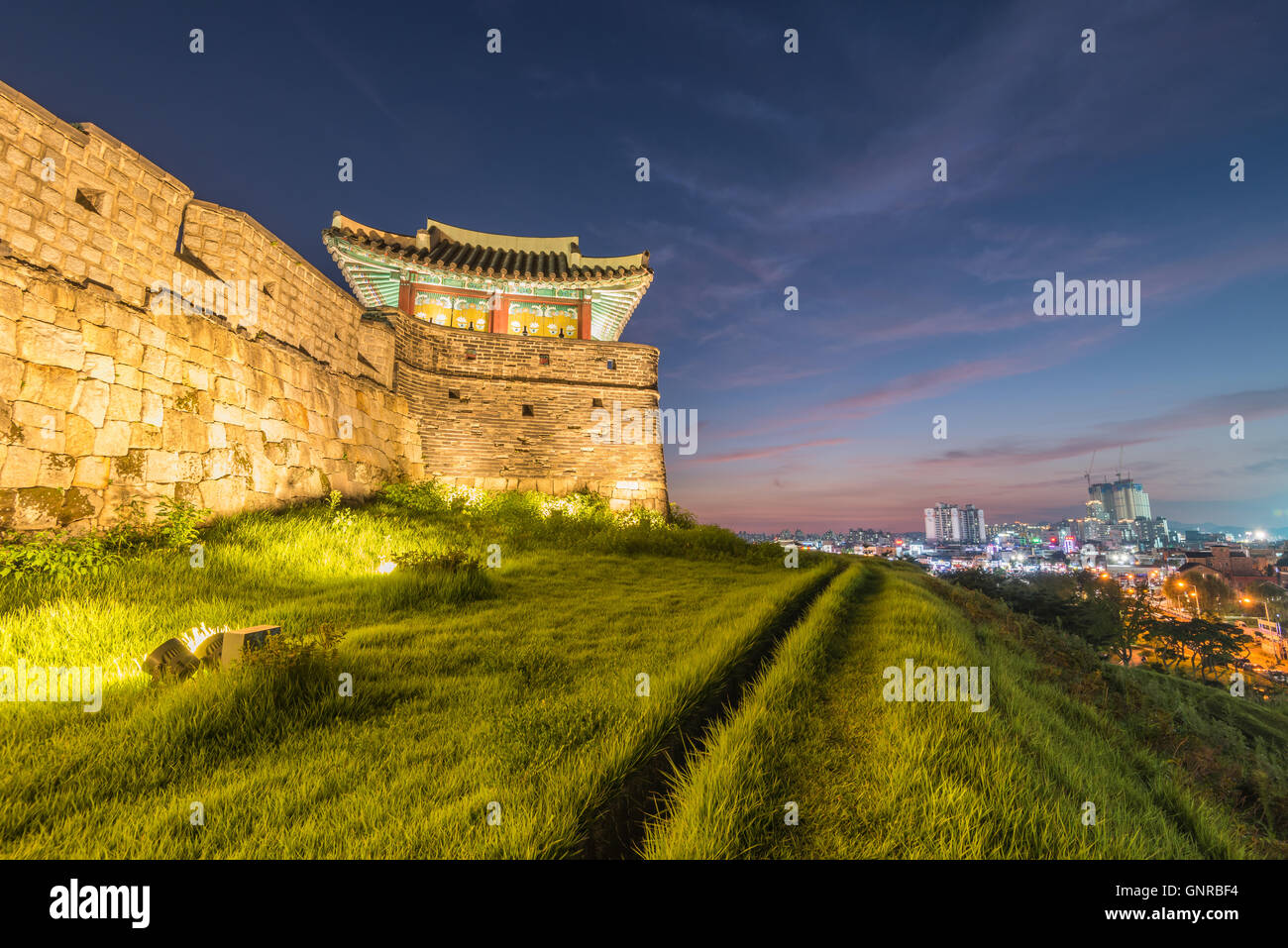 Night traditional south korea hi-res stock photography and images - Alamy