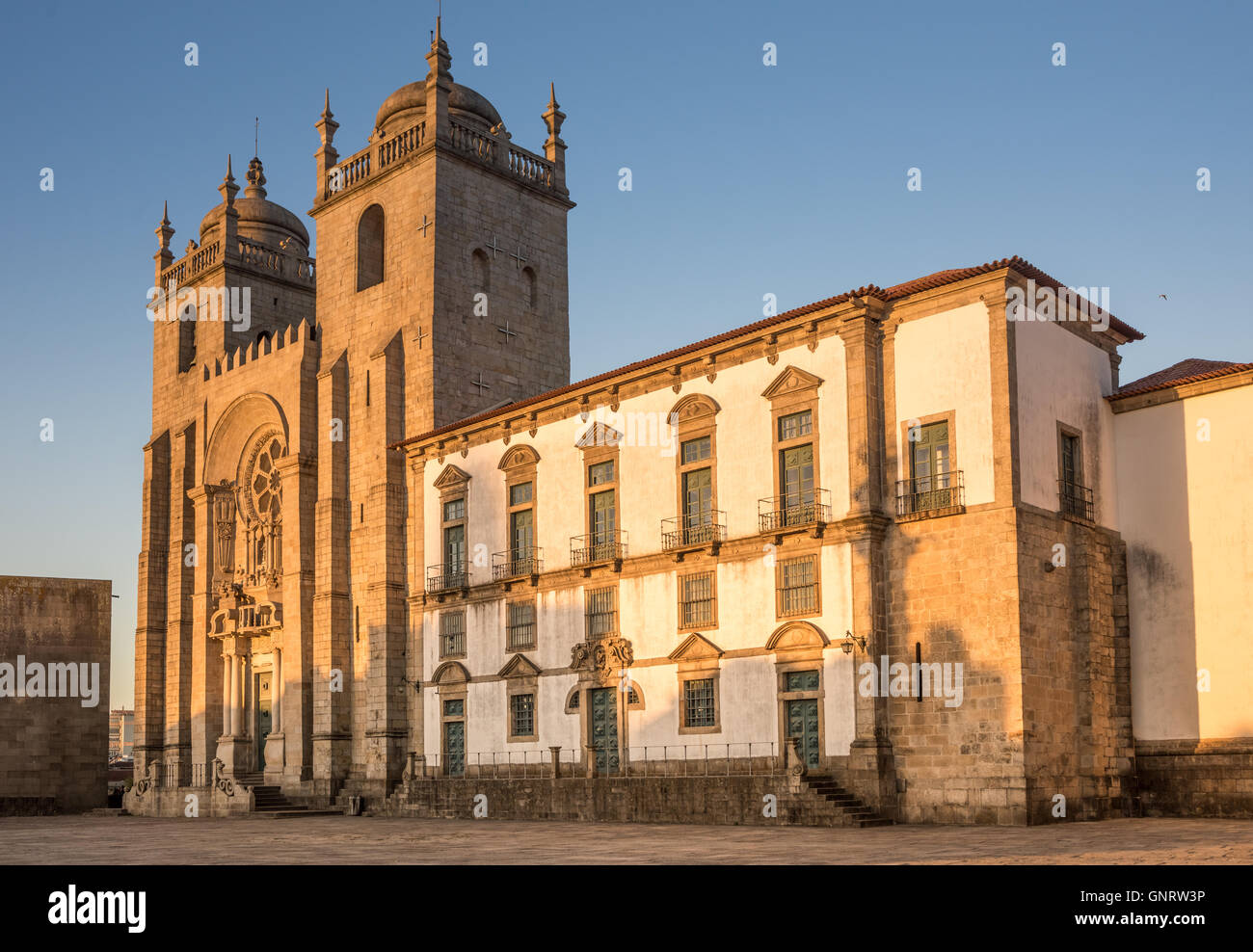 Porto Cathedral (Se do Porto), built between 1100 and 1737 in ...