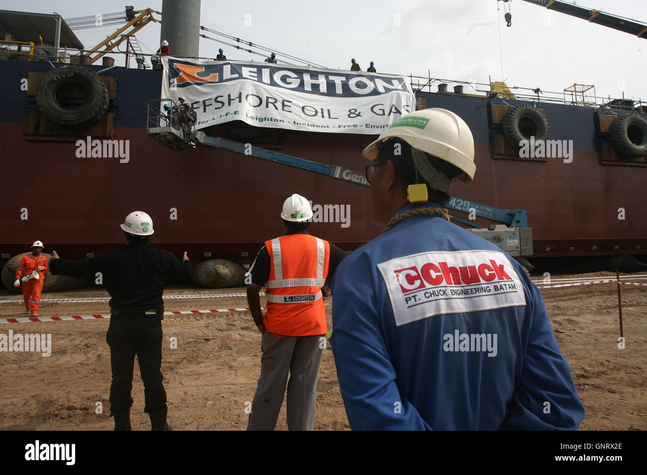 Shipyard employees in Batam, Indonesia. Photo by Yuli Seperi/Alamy ...