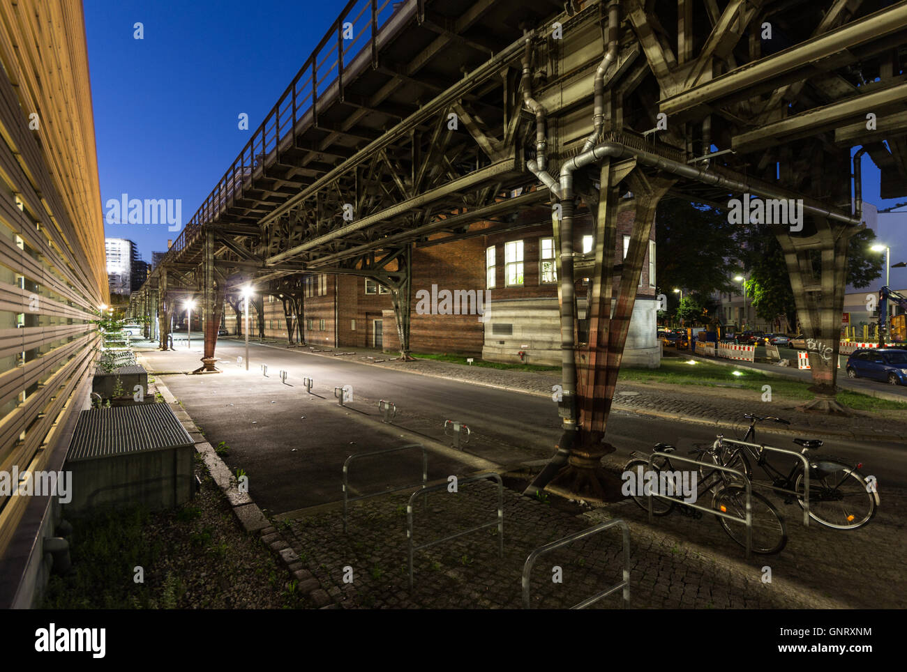Night empty street hi-res stock photography and images - Alamy