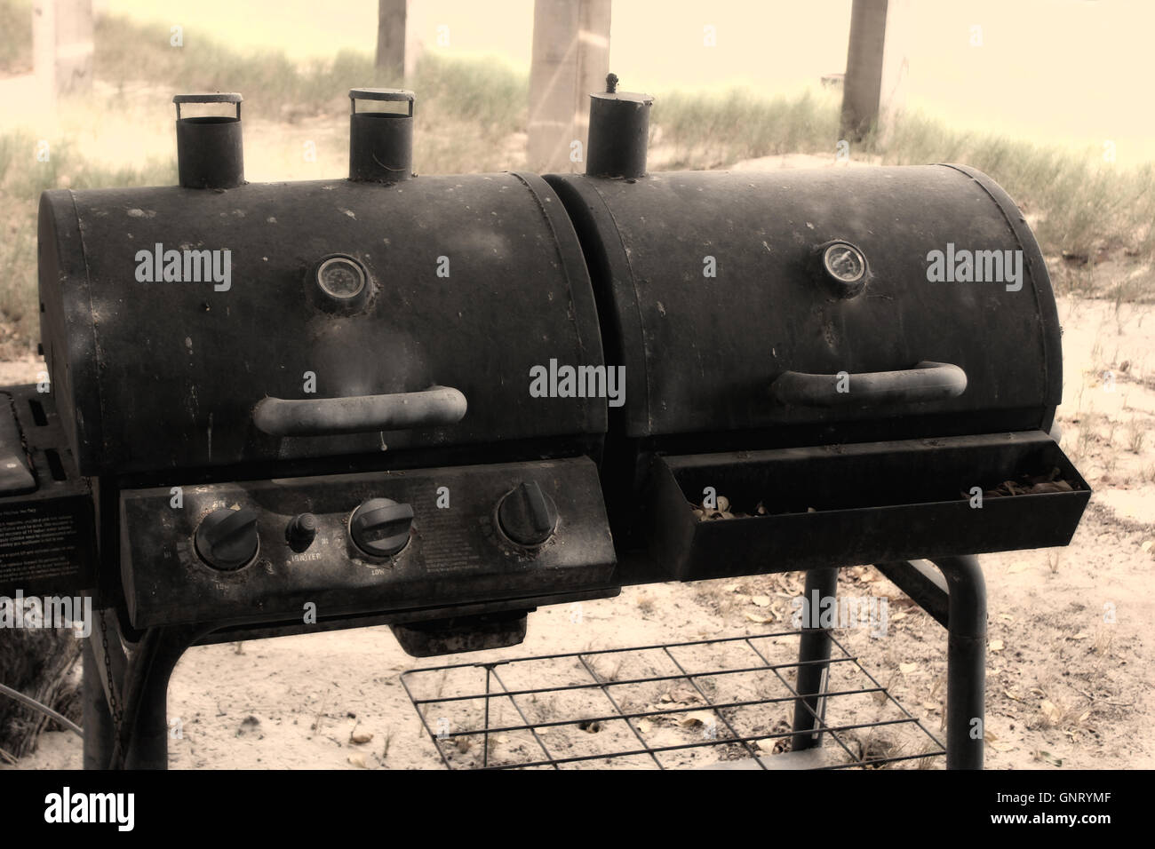 old rusty and abandoned metal barbecue Stock Photo - Alamy