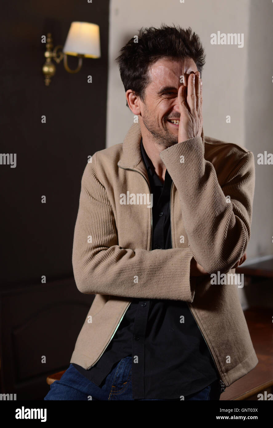 Actor oliver hi-res stock photography and images - Alamy