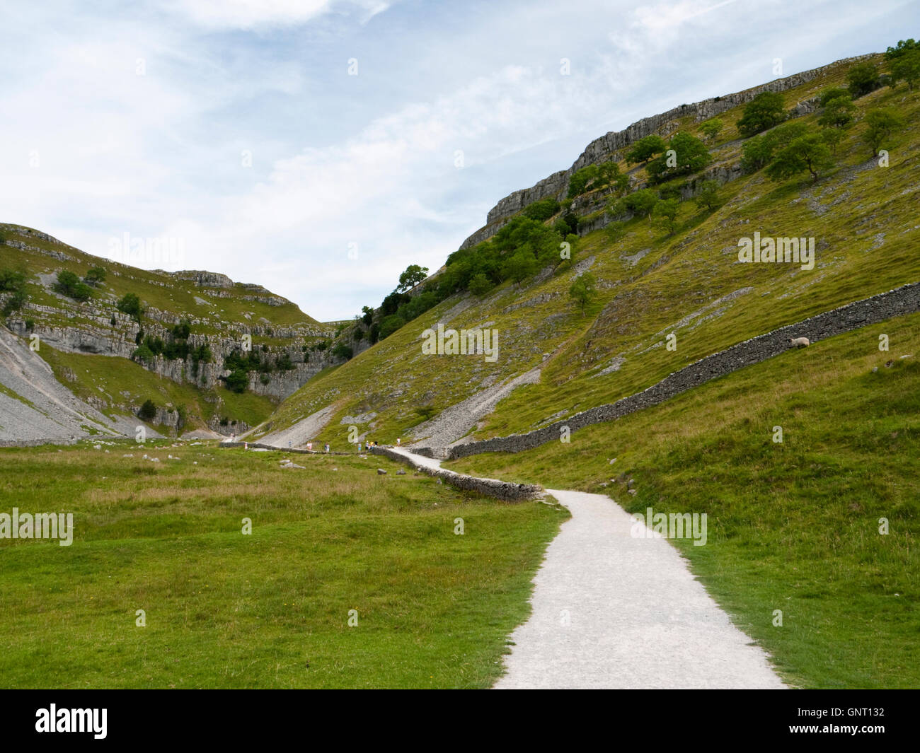 Gordale scar yorkshire dales hi-res stock photography and images - Alamy