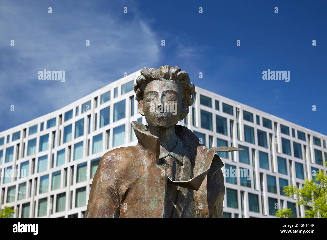 Statue berlin bronze hi-res stock photography and images - Alamy