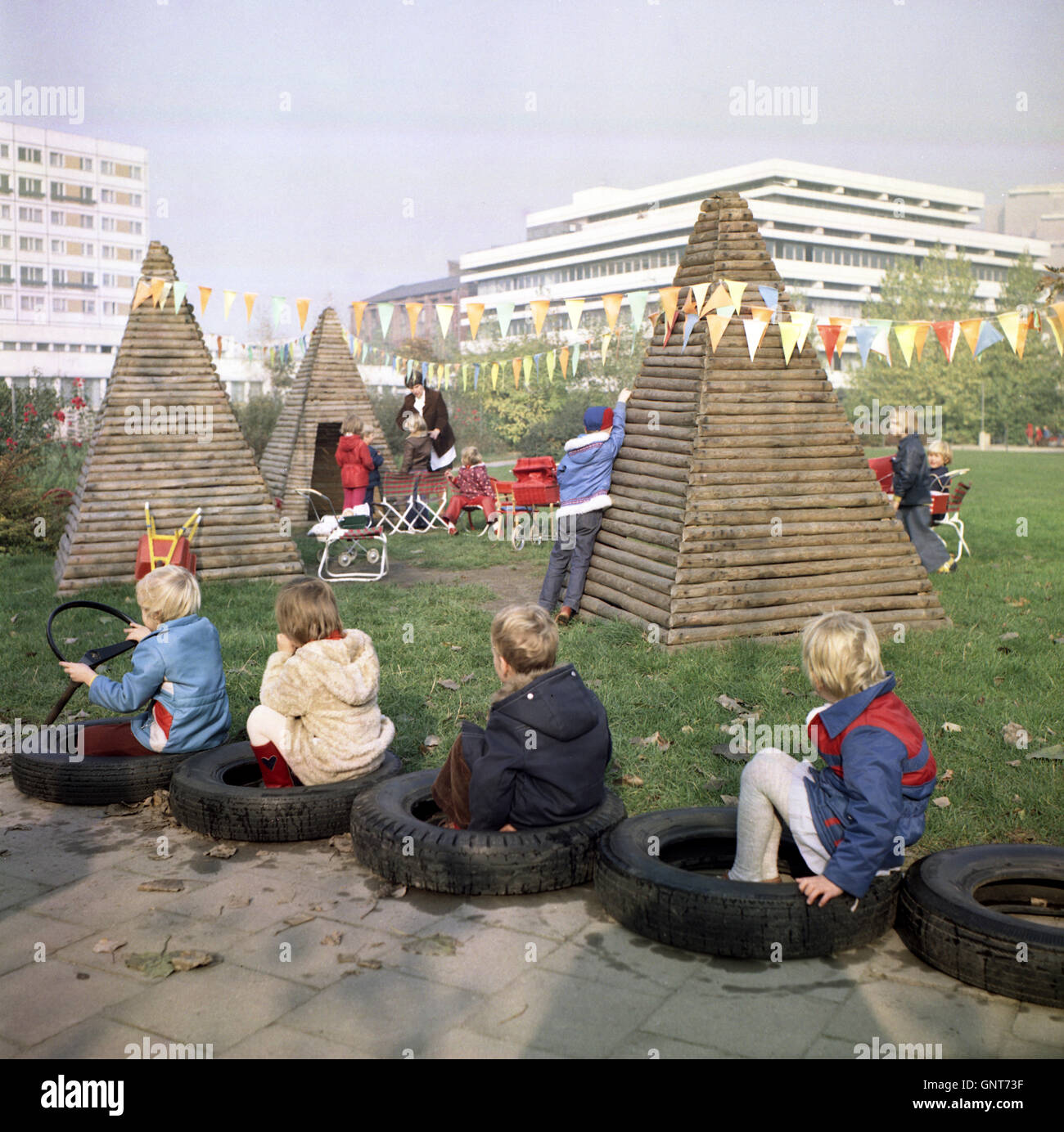Berlin children playing playground hi-res stock photography and images ...
