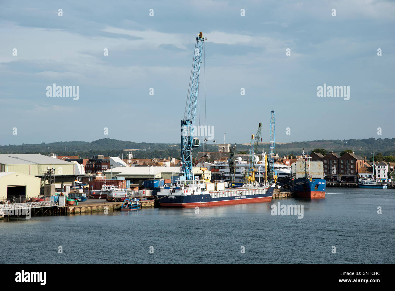 Ships shipping harbour docks hi-res stock photography and images - Alamy