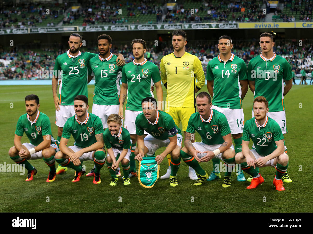A Republic of Ireland team group photo during the International ...