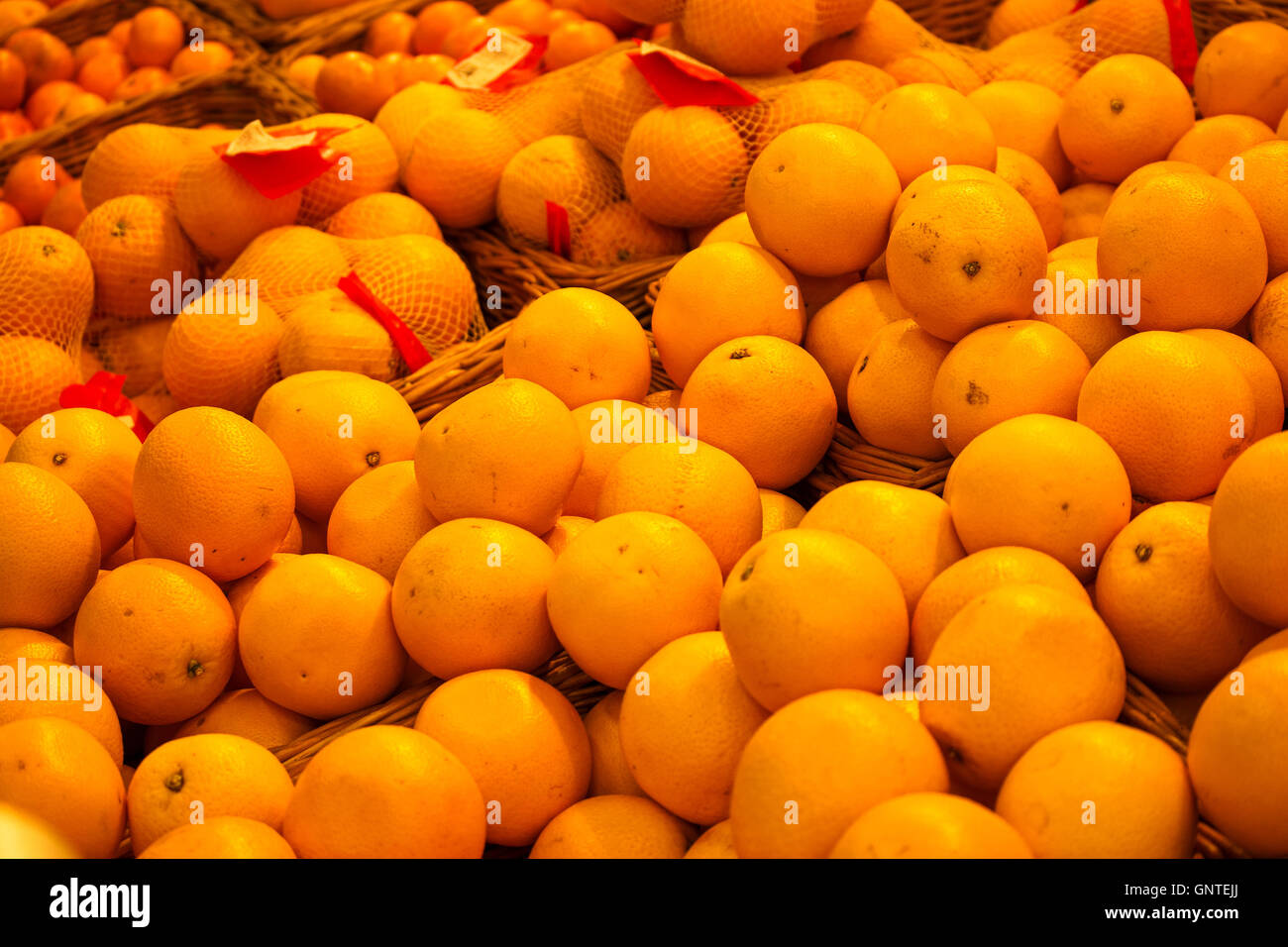 Bunch of fresh mandarin or oranges on market table. Many oranges ...