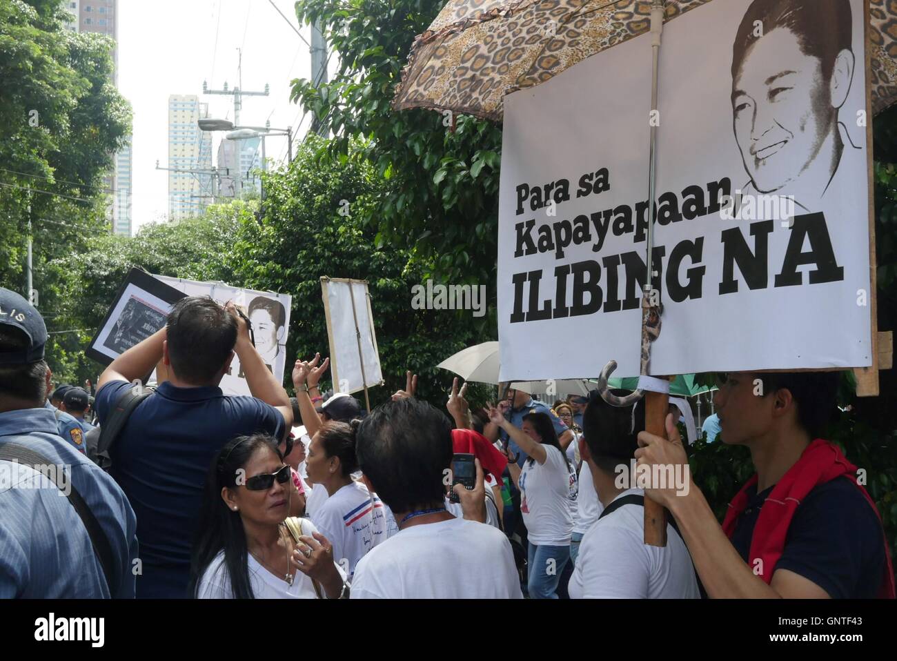Manila, Philippines. 31st Aug, 2016. Marcos supporters then overpowers ...