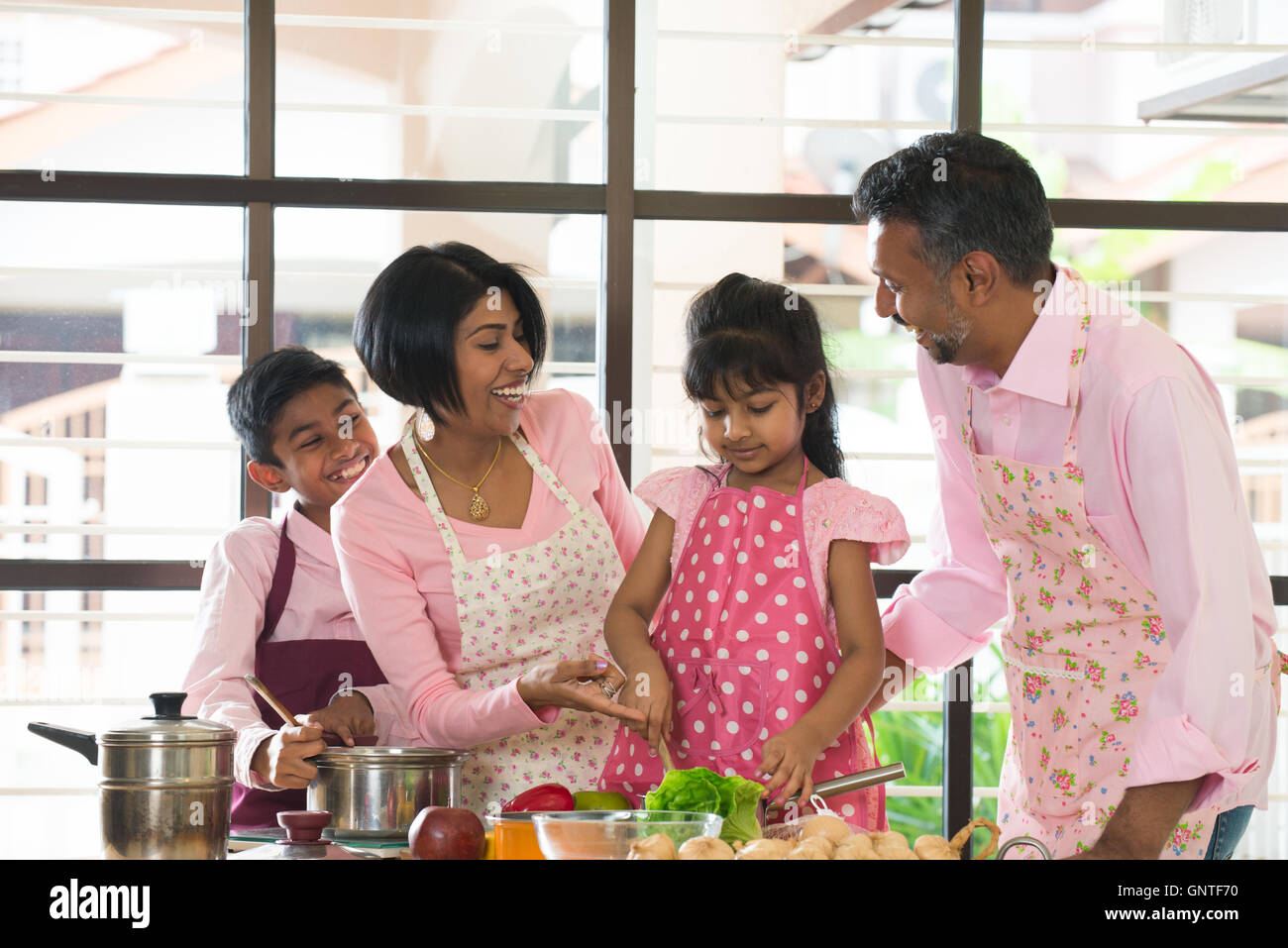 Mother and child nutrition india hi-res stock photography and images ...