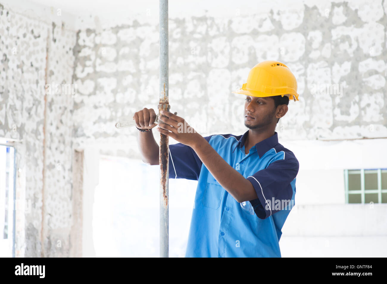 indian male plumber Stock Photo - Alamy