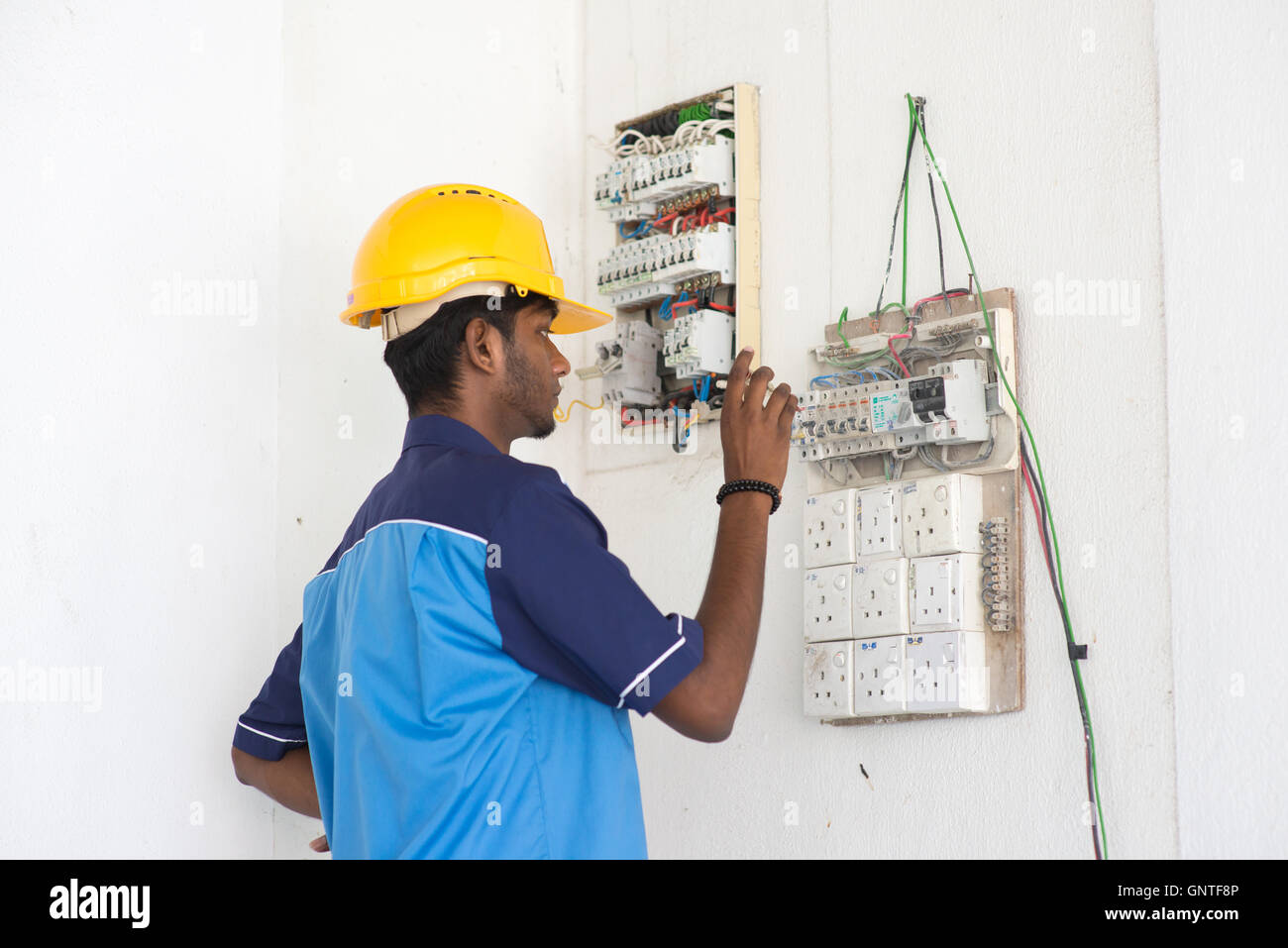 indian male electrician Stock Photo - Alamy