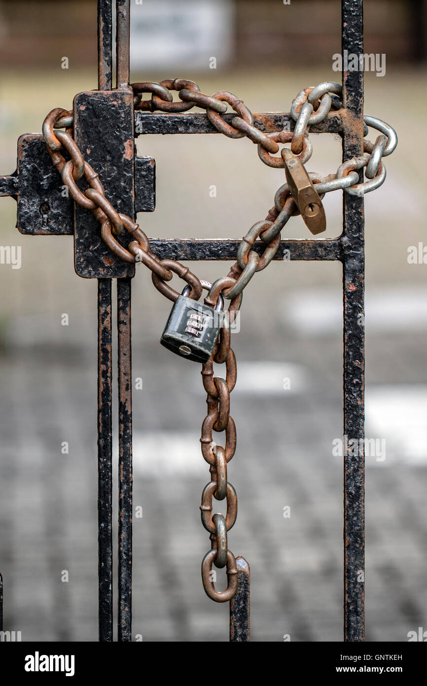 Old Chain Lock High Resolution Stock Photography and Images - Alamy