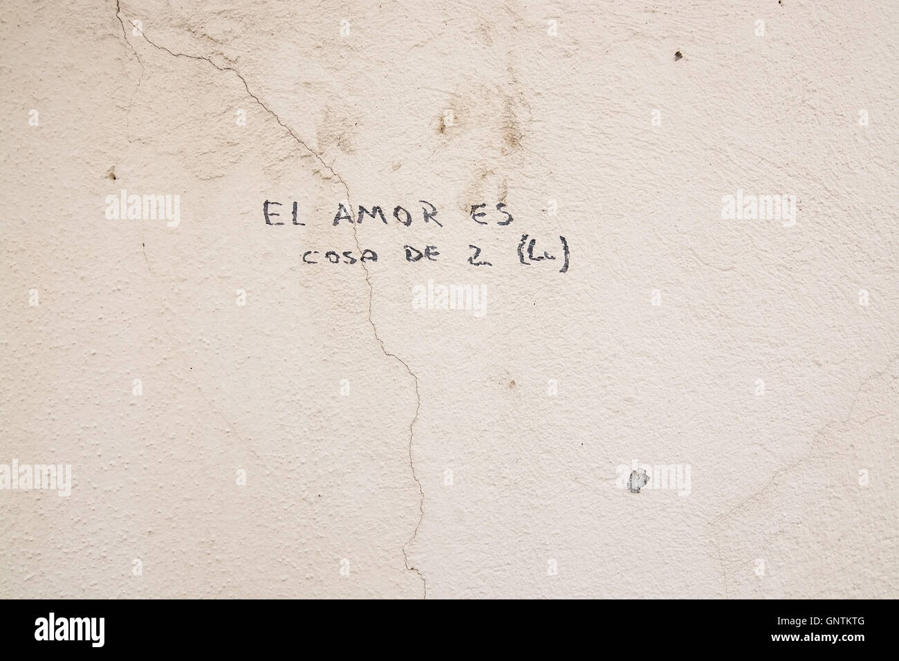 Writing on a cracked stone wall, El Amor es Cosa de 2, Love is caused ...