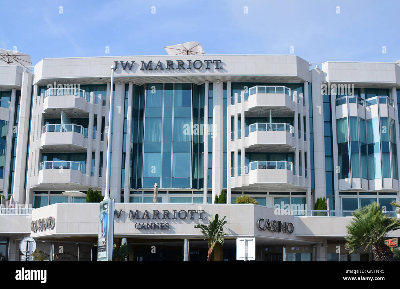 J w marriott building hi-res stock photography and images - Alamy