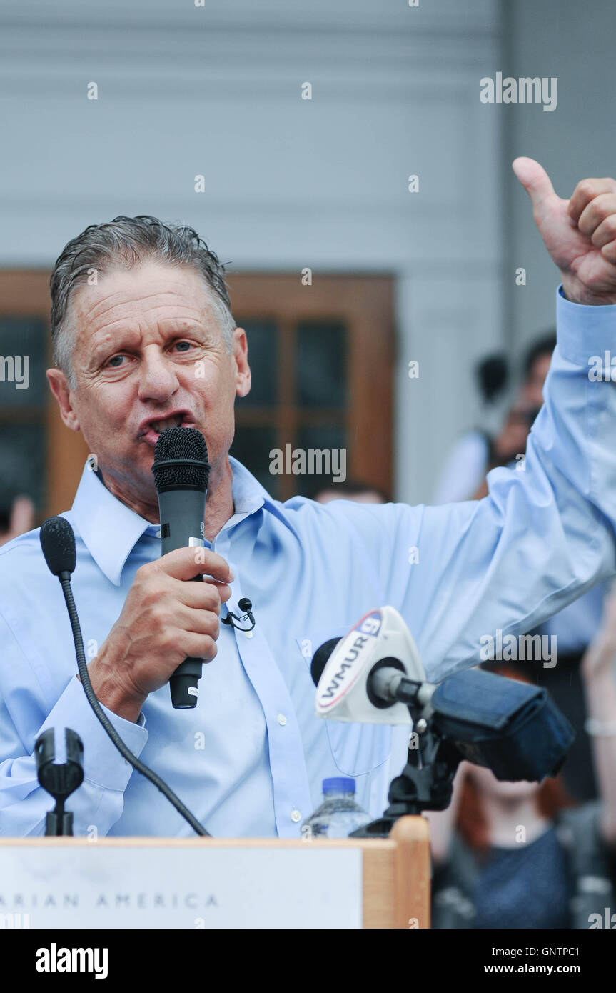 Libertarian U.S. presidential candidate Gary Johnson speaks at a rally ...