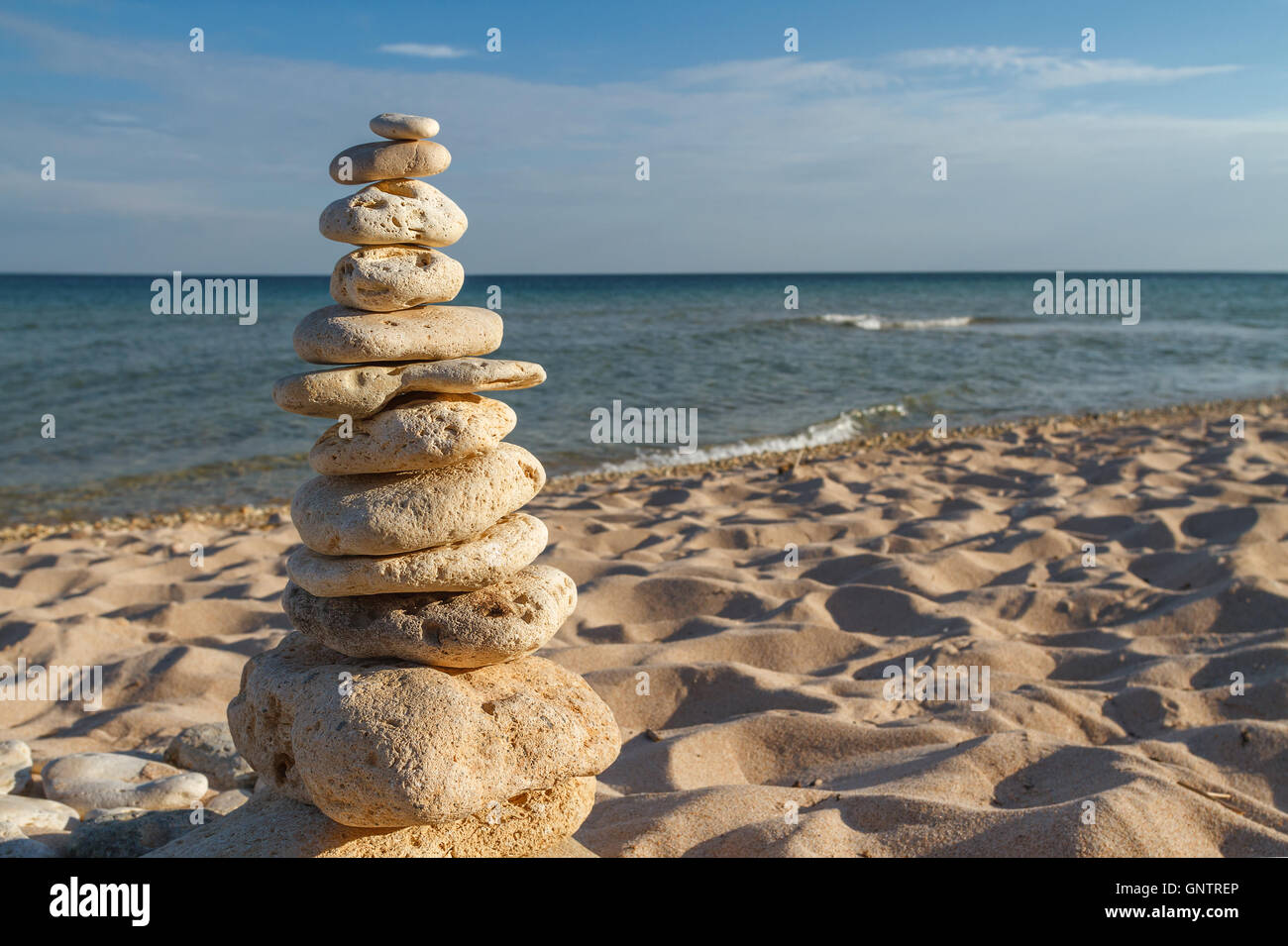 Stone stack beach hi-res stock photography and images - Alamy
