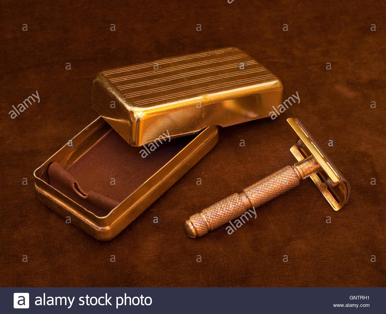 Antique Shaving Kit Stock Photos & Antique Shaving Kit Stock Images - Alamy