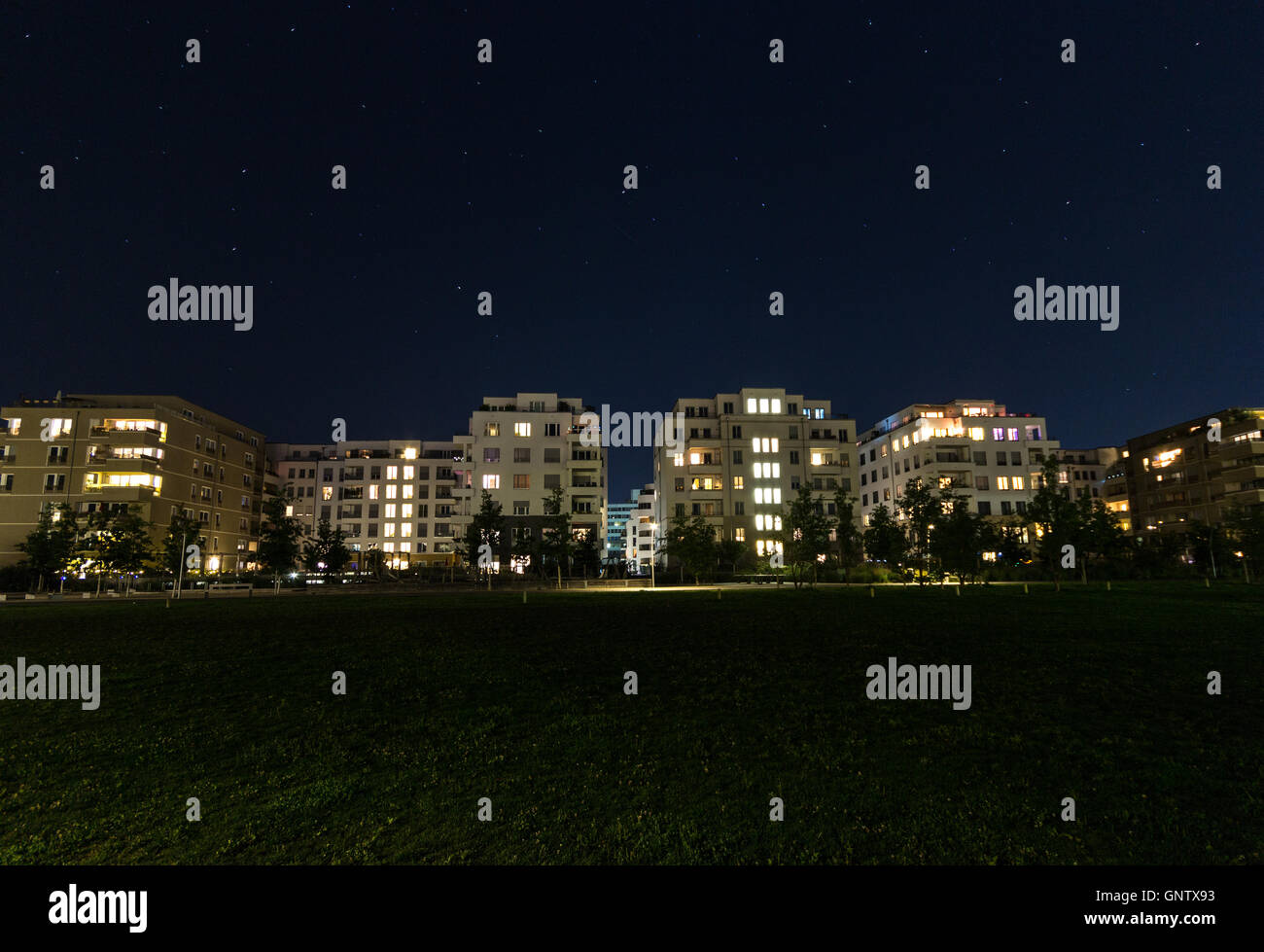 City at night empty hi-res stock photography and images - Alamy