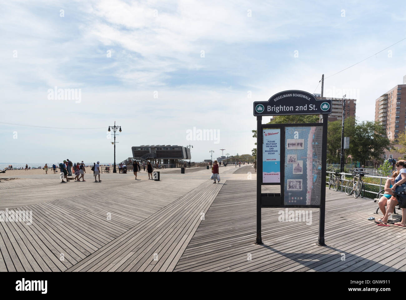The boardwalk along Brighton Beach, Brooklyn, USA Stock Photo - Alamy