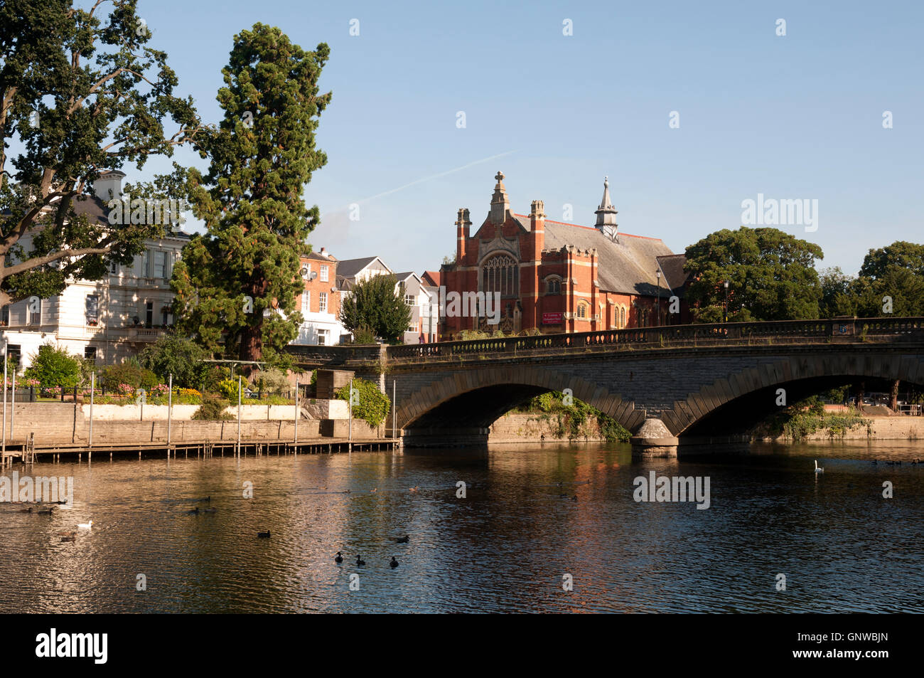 River Avon and Workman Bridge, Evesham, Worcestershire, England, UK ...