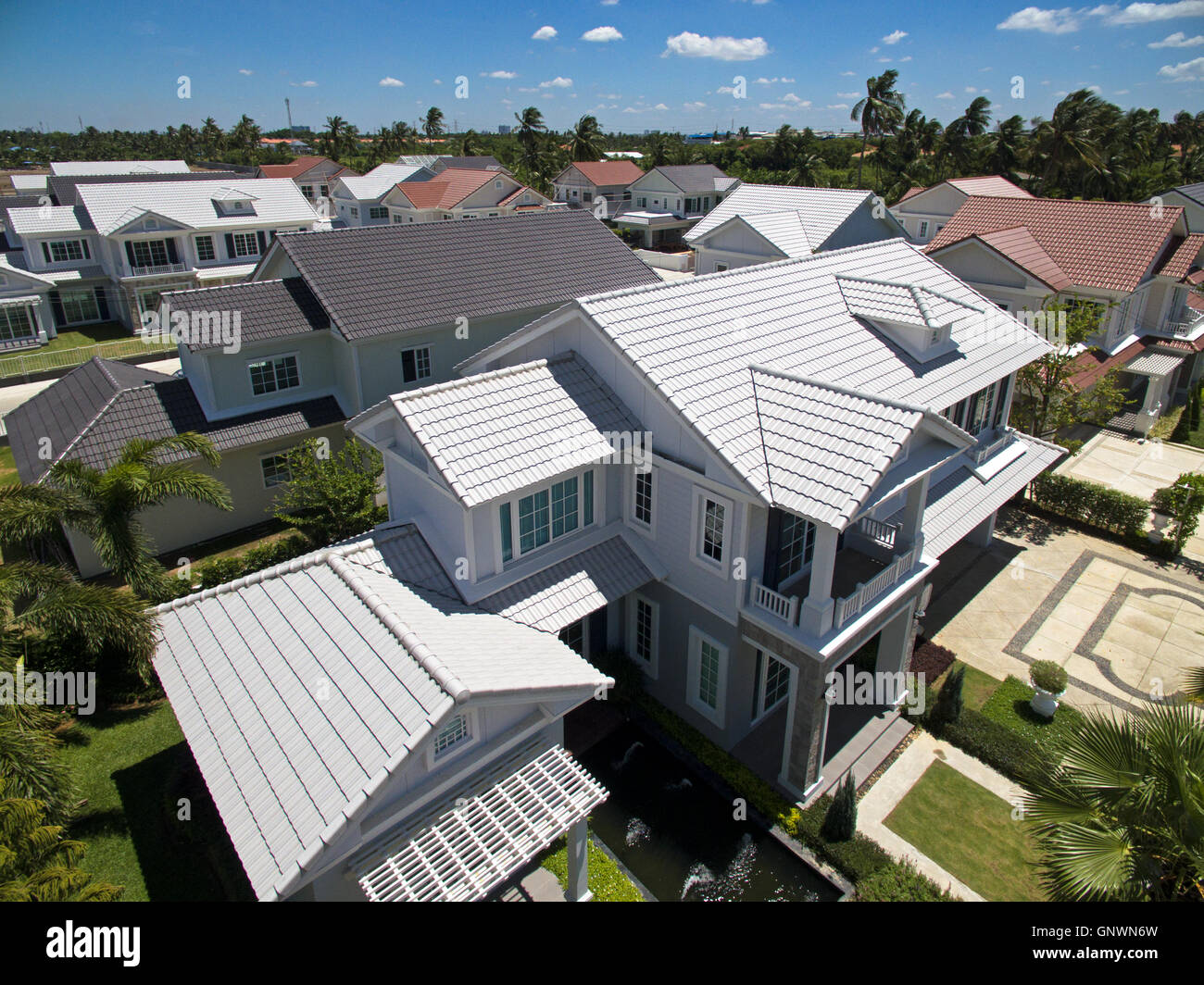 New build housing estate roofs hi-res stock photography and images - Alamy