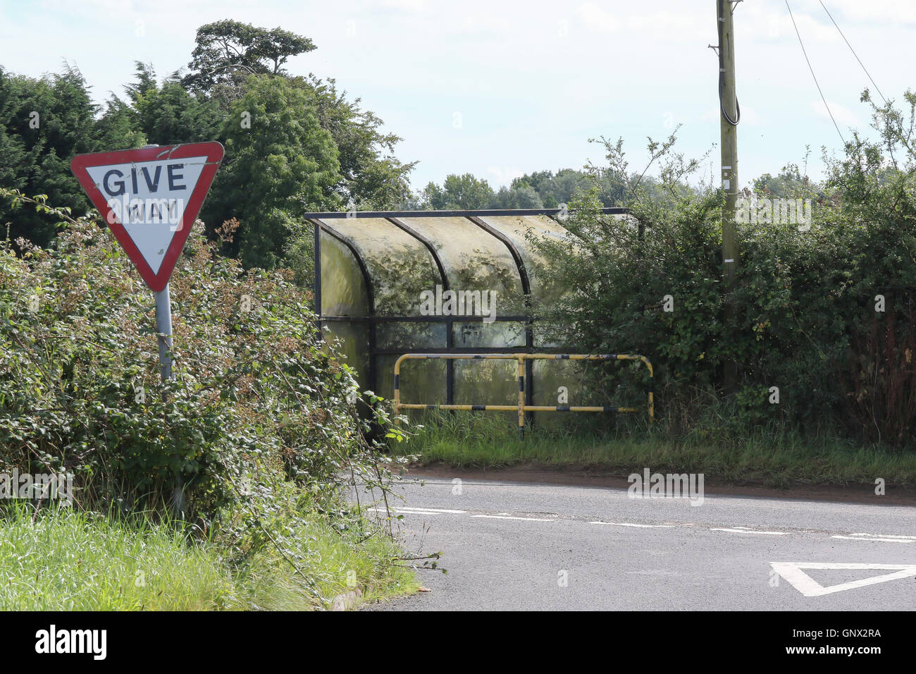 Rural bus shelter hi-res stock photography and images - Alamy