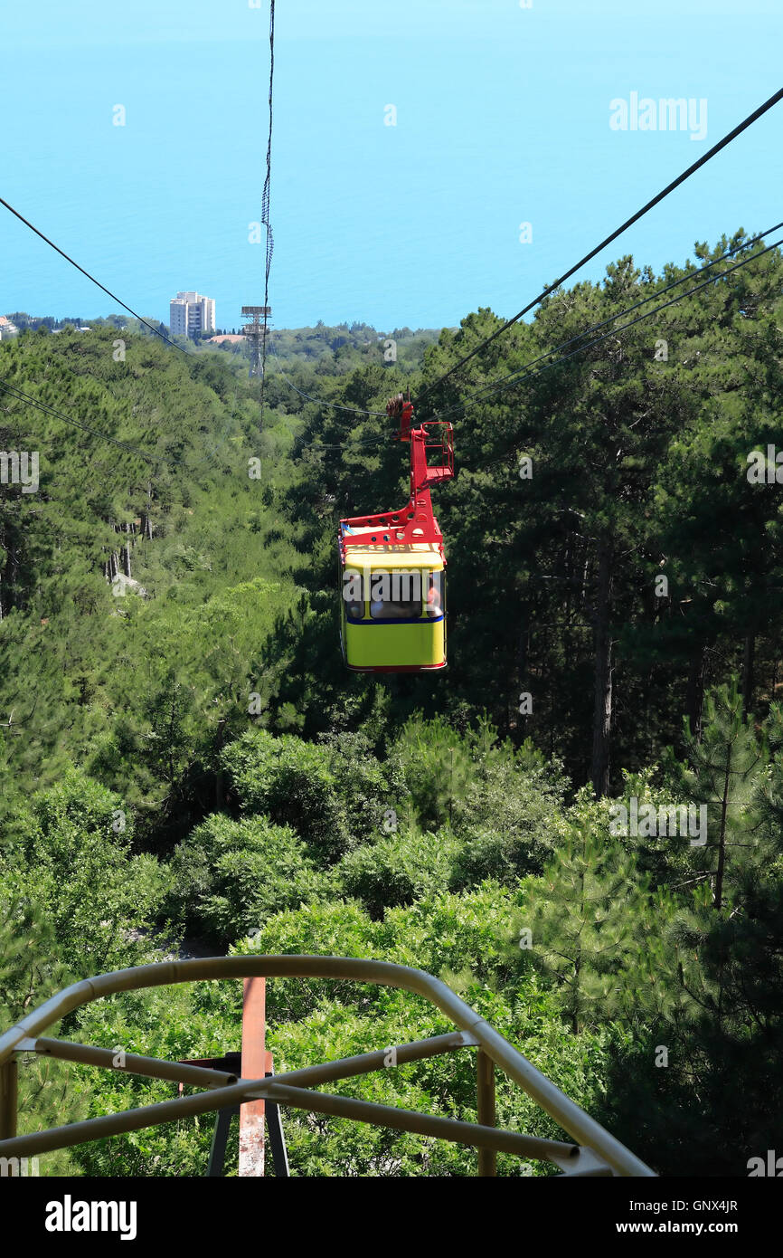 Aerial cable car cableway tramway hi-res stock photography and images ...