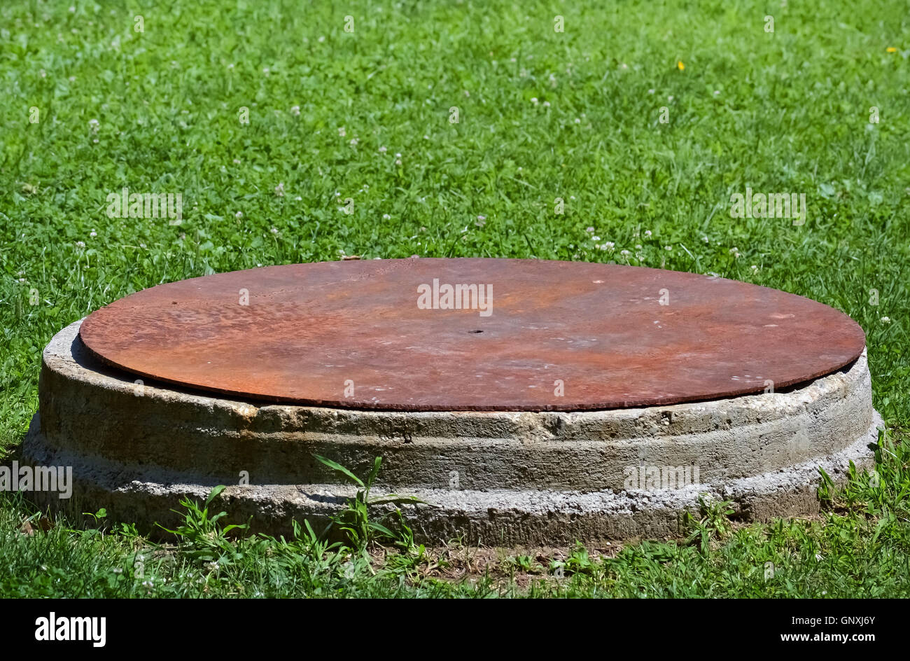 Manhole lid hi-res stock photography and images - Alamy