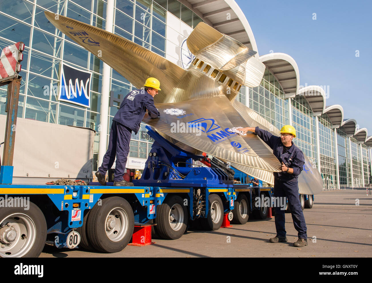 Hamburg, Germany. 01st Sep, 2016. A ship's propeller is delivered to ...