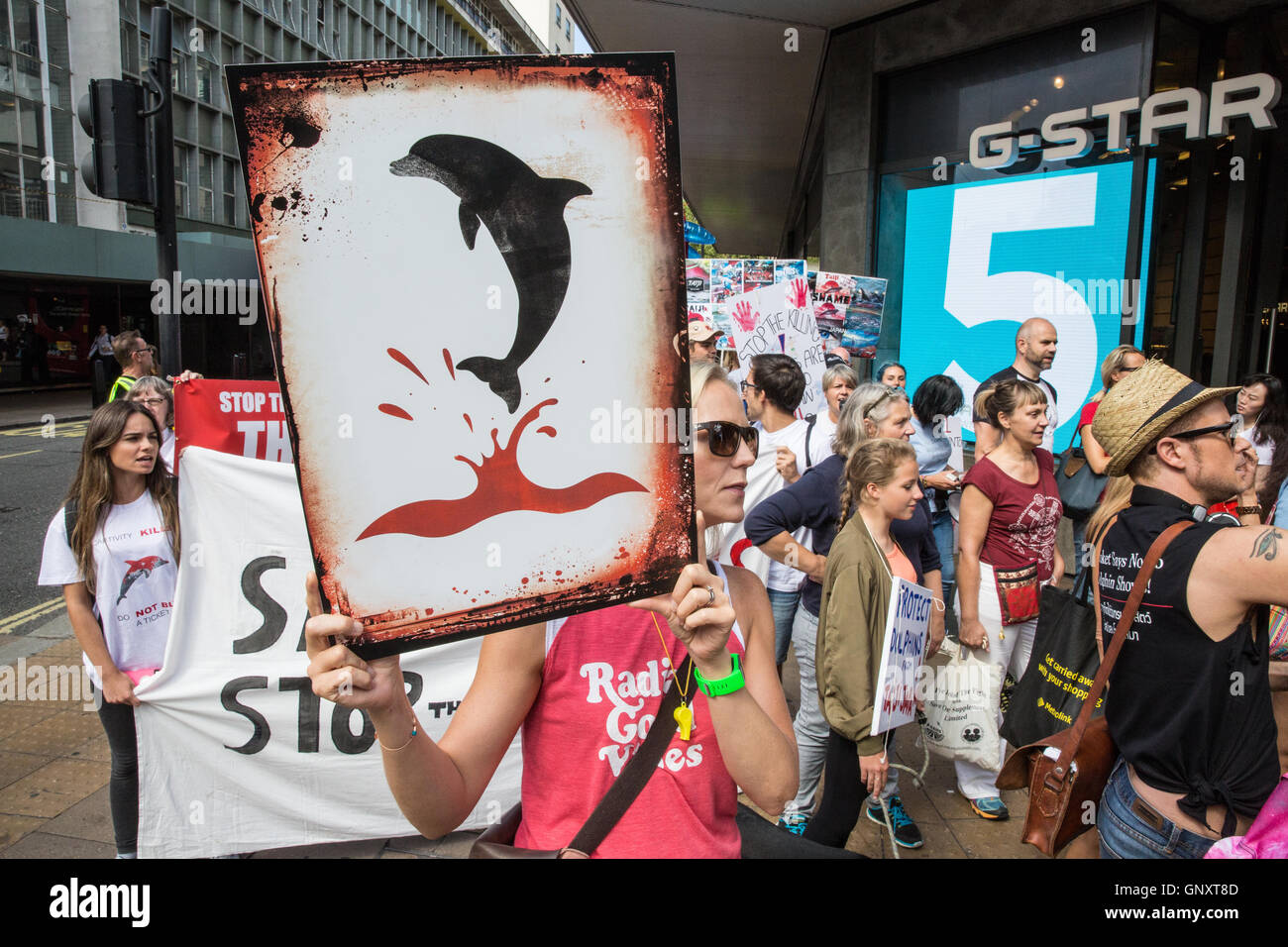 London, UK. 1st Sep, 2016. Activists from London against the Dolphin ...