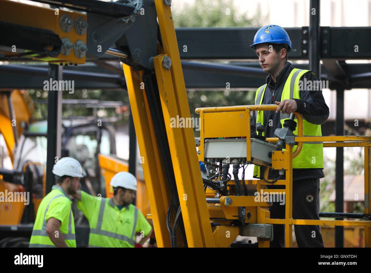 Boxpark Croydon London UK 1st September 2016 Workers In Boxpark boxpark-croydon-london-uk-1st-september-2016-workers-in-boxpark