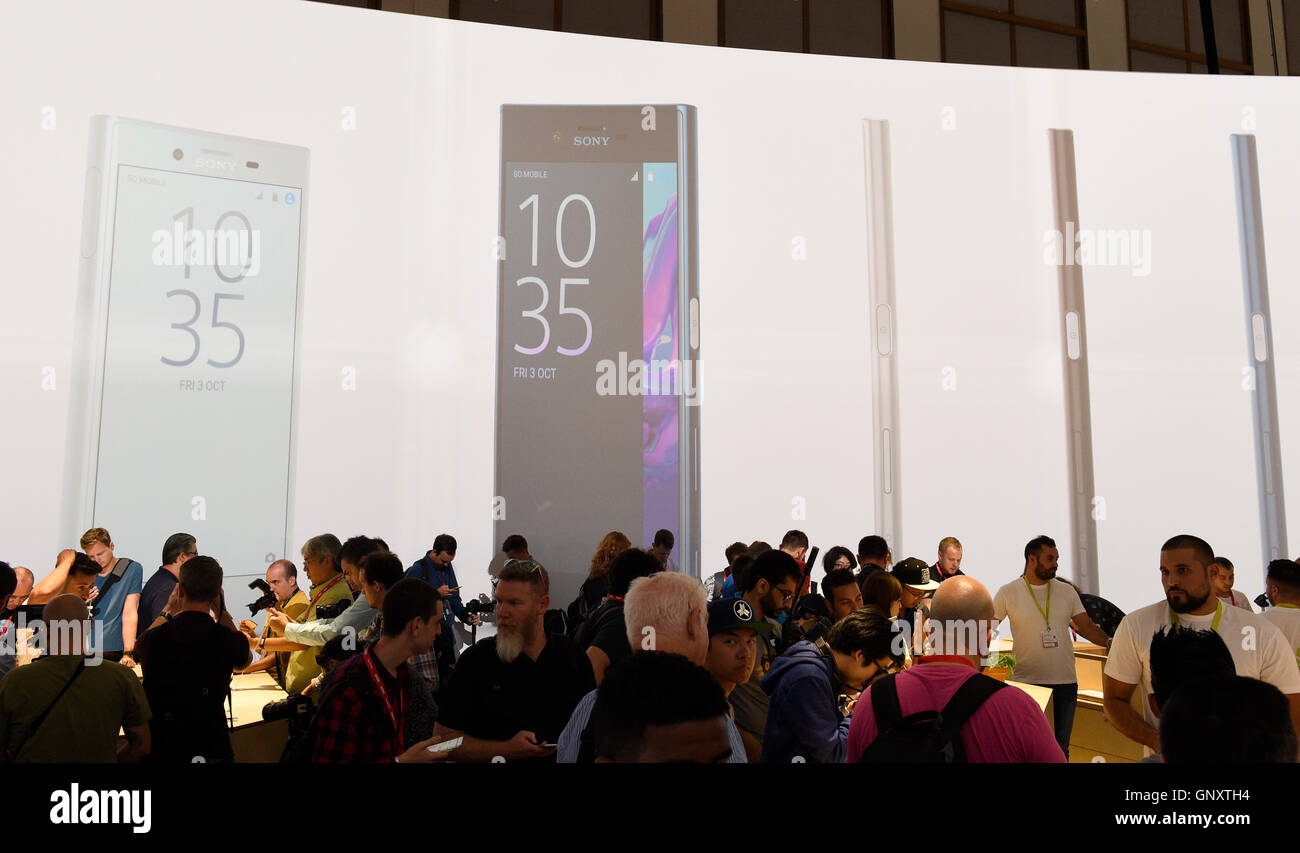 Berlin, Germany. 01st Sep, 2016. Press visitors learn about new ...