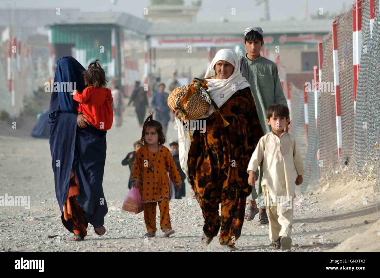 Afghan people at Friendship-Gate, Chaman are waiting to open border to ...