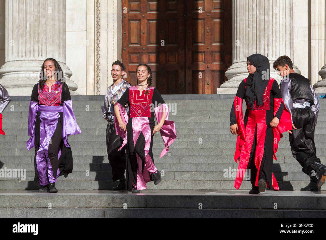 Palestinian dabka dance hi-res stock photography and images - Alamy