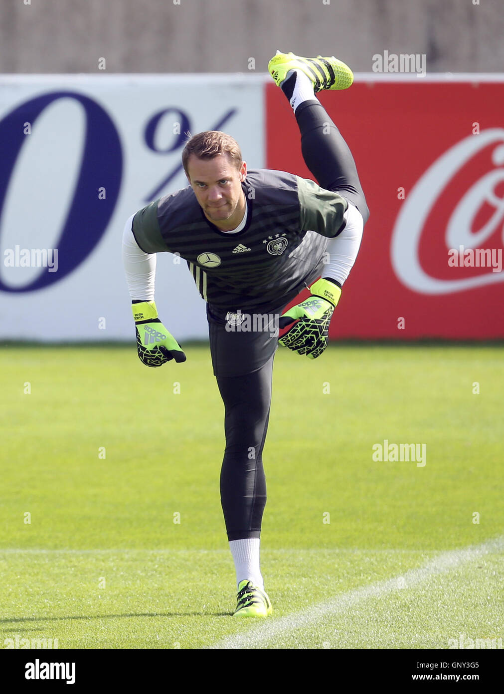 Duesseldorf, Germany. 2nd Sep, 2016. Goalkeeper Manuel Neuer stretching ...
