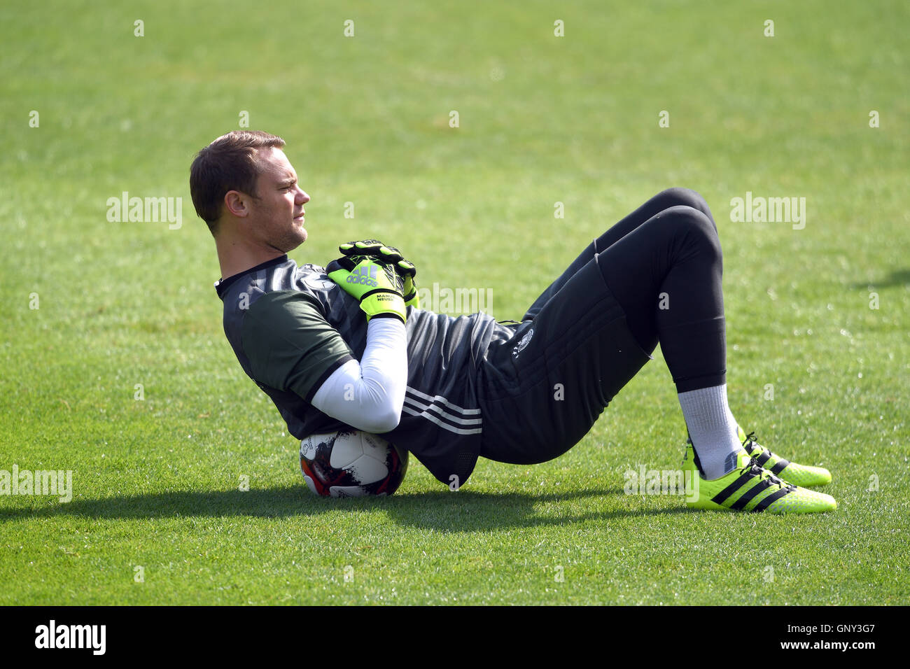 Duesseldorf, Germany. 2nd Sep, 2016. Goalkeeper Manuel Neuer stretching ...