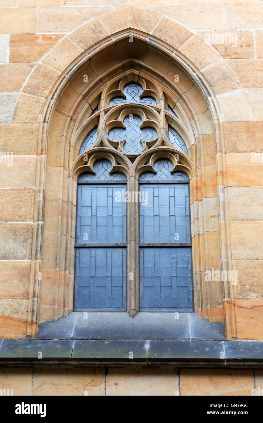 Old arch window hi-res stock photography and images - Alamy