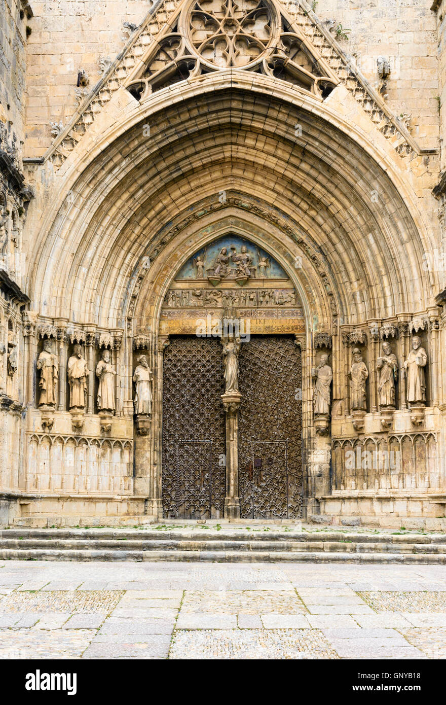 Ornate church entrance hi-res stock photography and images - Alamy